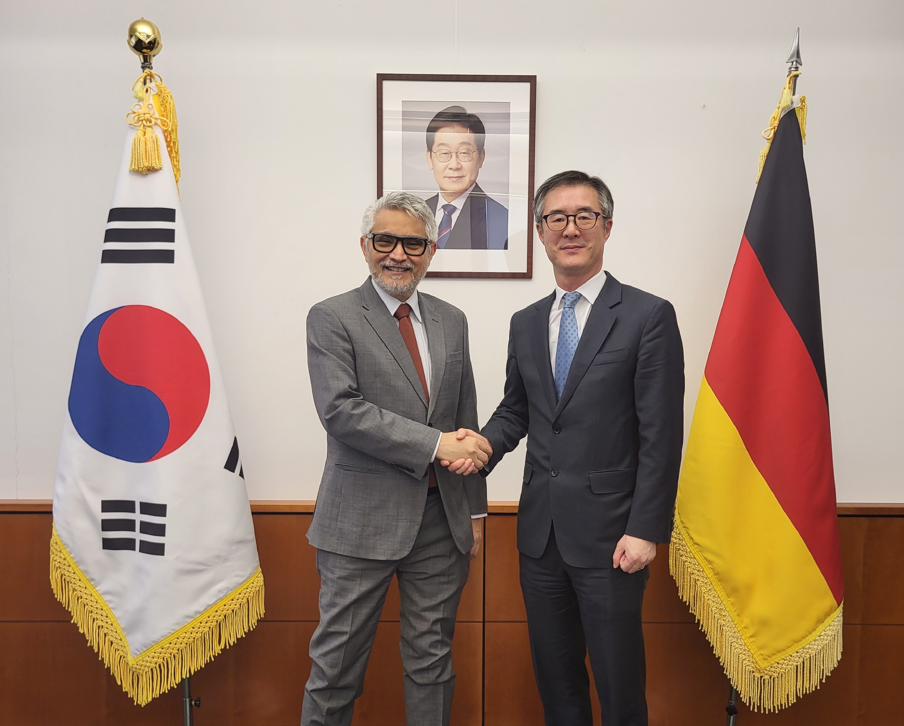 Treffen mit dem neuen Botschafter der Republik Indonesien, S.E. Abdul ...